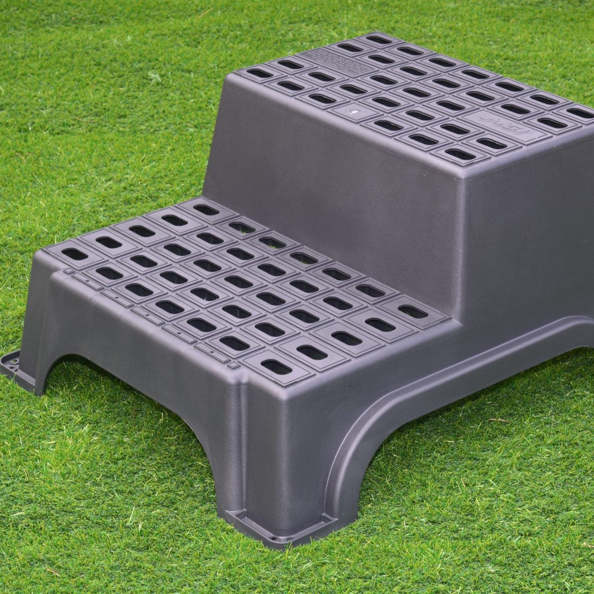 MGI Milenco Giant Double Step | Caravan Steps – World Of Camping